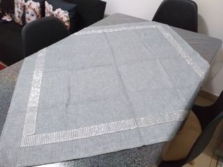 Centro tavola quadrato.