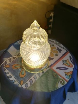 Lampada verde acqua con luce soffusa effetto roman