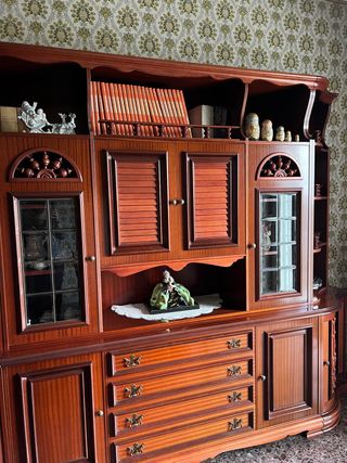 Salone old America con tavolo e sedie