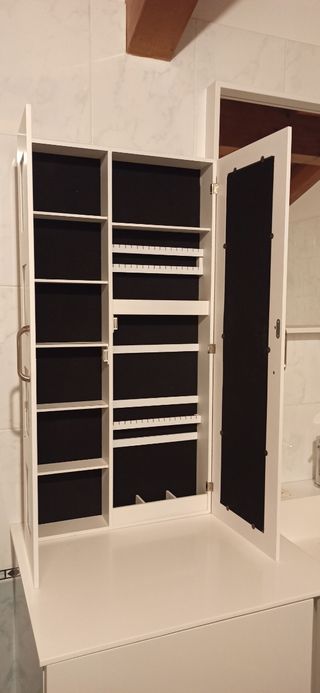 mobile porta gioielli con specchio