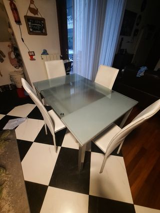 Tavolo in vetro  Cucina/Soggiorno + sedie
