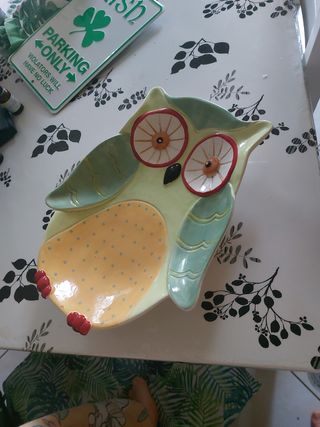 piatto di ceramica a forma di gufo civetta