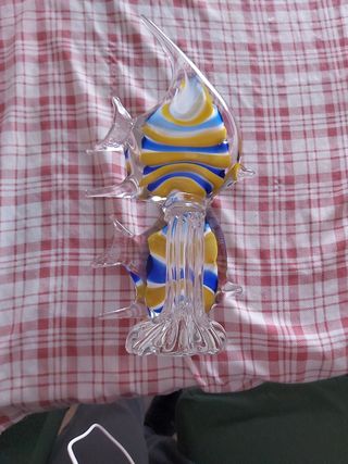 Pesci angelo colorati in vetro