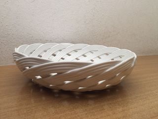 Cestino intrecciato in ceramica