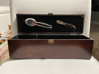 Scatola in legno porta bottiglia con accessori