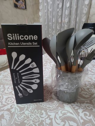 set utensili silicone e legno colore grigio chiaro