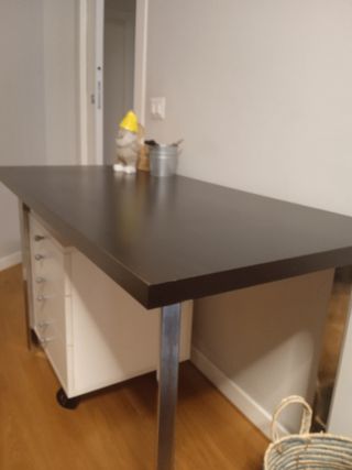 scrivania pianale.color mogano gambe simil acciaio