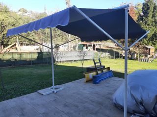 Tenda da sole autoportante a doppia falda