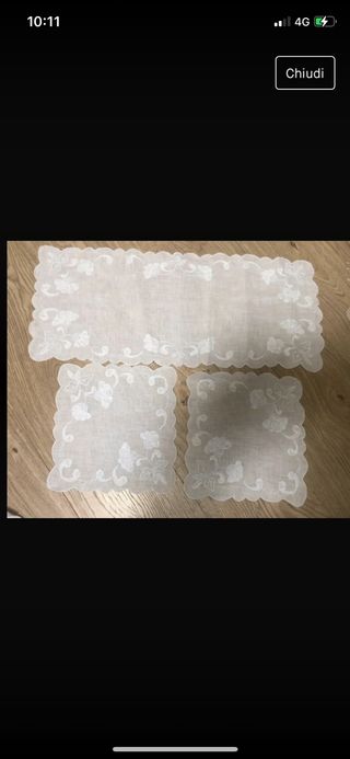 Set centrini ricamati a mano 