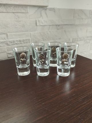bicchierini con decoro in argento