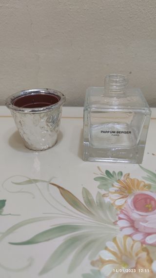 Piccolo vaso e porta profumo