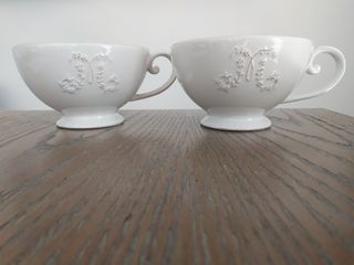 Coppia di tazze in porcellana 