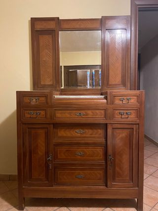 Armadio antico con comodini