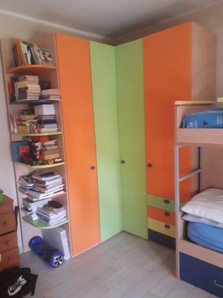cameretta con cabina armadio e  due letti