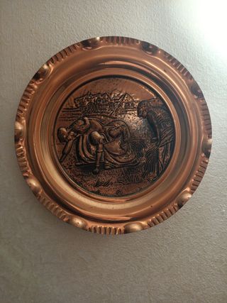 Piatto da parete in rame cesellato diam 24 cm