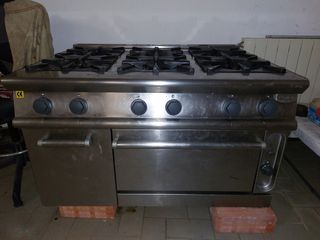 cucina 6 fuochi con forno