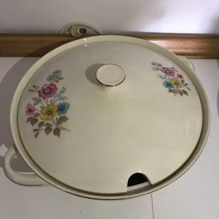 ciotola con coperchio