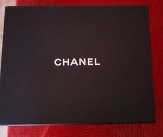 due scatole Chanel