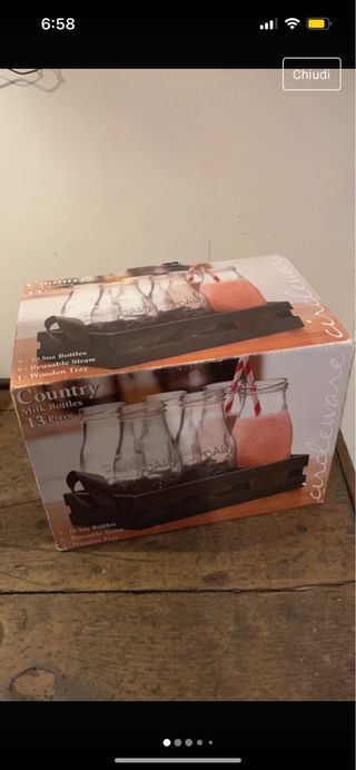 Vassoio con bottiglie per feste 