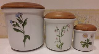 Tre graziosi barattoli Vintage da cucina
