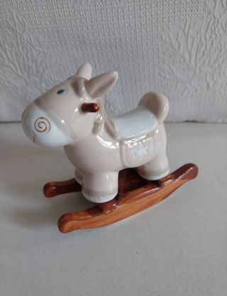 Cavalluccio a dondolo di porcellana. Ilary queen 