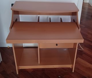 Scrivania con porta PC 