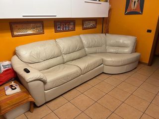 DIVANO ANGOLARE IN PELLE