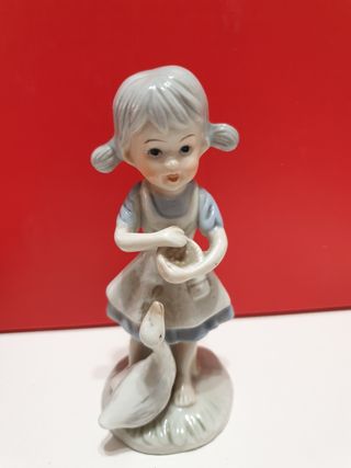 statuina ceramica porcellana di capodimonte 