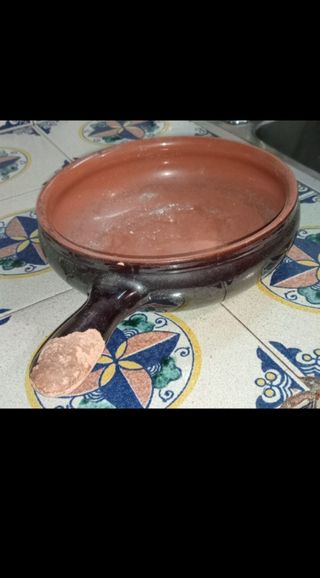Tegame con manico in terracotta smaltata