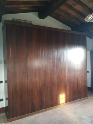 Armadio in legno a 6 ante con cassettiera