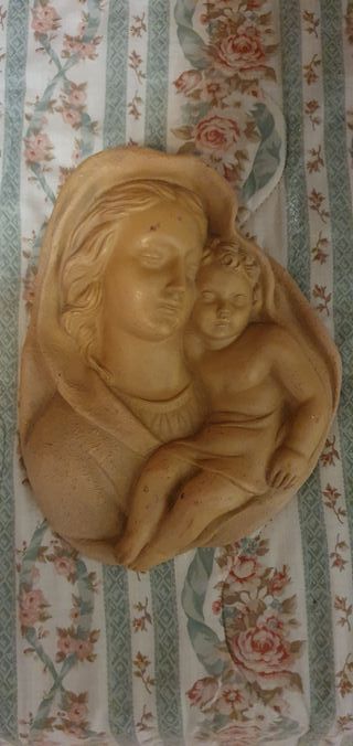 Ceramica di Madonna con Bambino