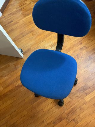 sedia da scrivania in colorazione blu