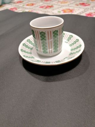 Servizio da caffè composto da 6 piattini e 6 tazzi