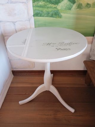 tavolinetto in legno in stile shabby chic