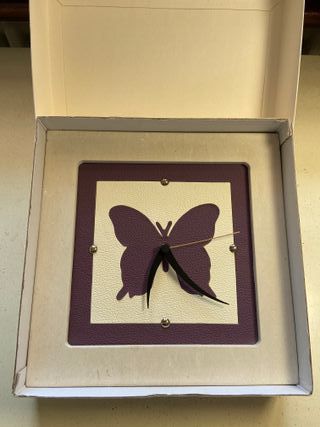 Orologio in pietra leccese con farfalla - NUOVO
