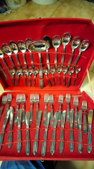 servizio di posate in acciaio nuovo 