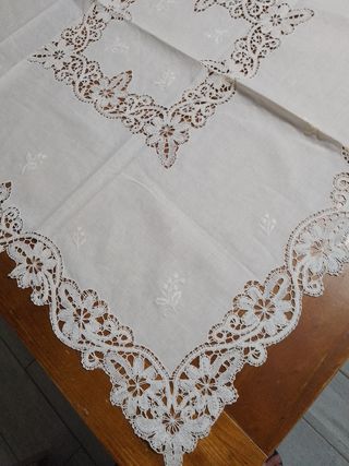 tovaglietta lino pizzo tombolo Cantù a mano bianco