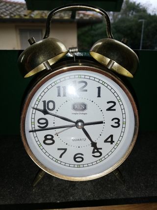 Sveglia al quarzo colore oro con doppia campana