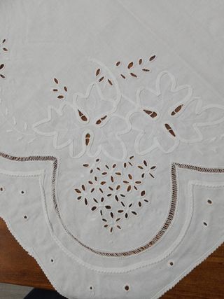 centrotavola cotone bianco intaglio a macchina 