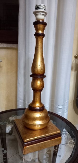 Base in legno foglia oro.