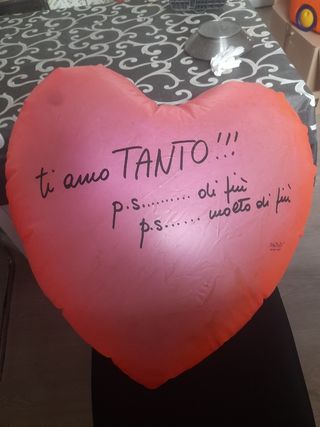 Grande cuore gonfiabile