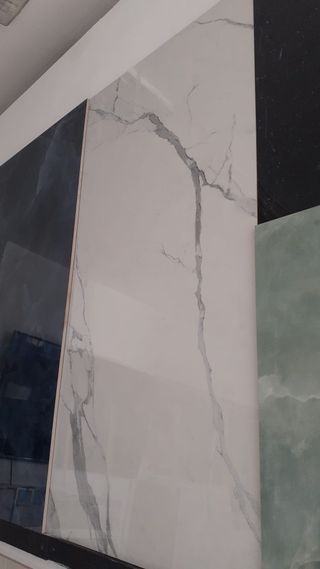 PIASTRELLE EFFETTO MARMO