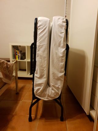 LETTO PIEGHEVOLE CON MATERASSO E RUOTE