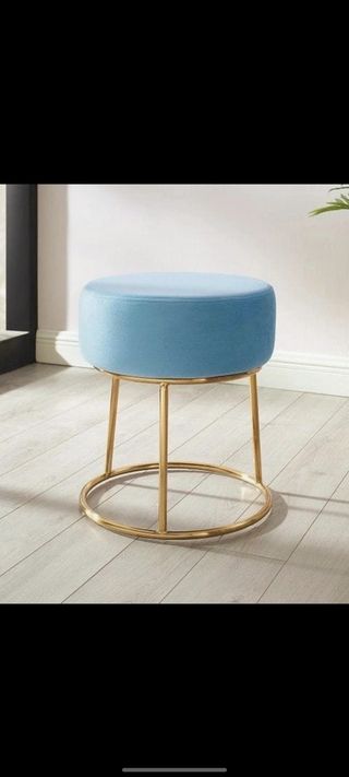 Pouf con piedi oro 