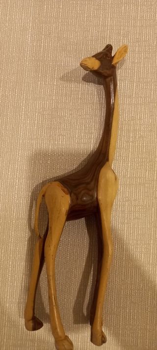 Statuina giraffa in legno