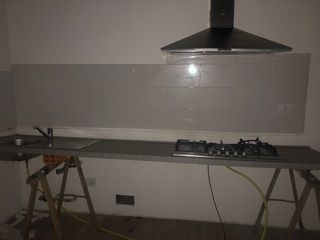 Piano cucina con lavello e piano cottura 