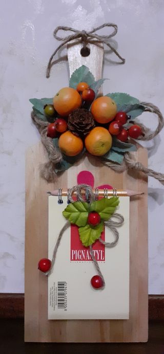 tagliere con blocchonotes 