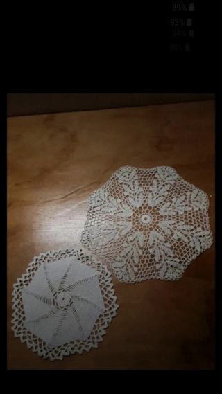 N.2 centrini vintage fatti a mano.  Nuovi 