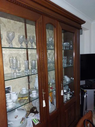 vetrina in legno con luci interne