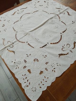 centrotavola ricamato a macchina intaglio